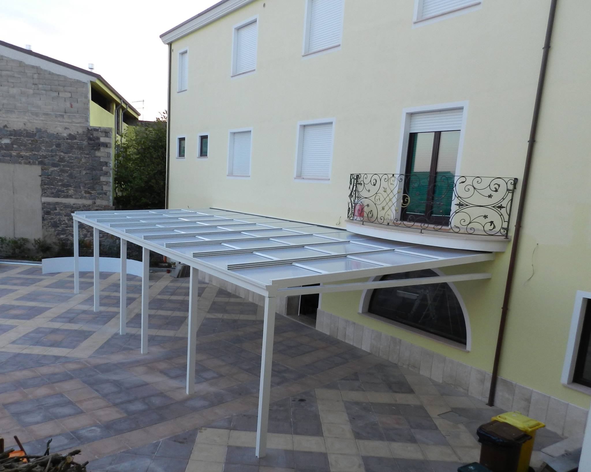 JVS – Wintergardens – Acoperisuri mobile cu policarbonat compact