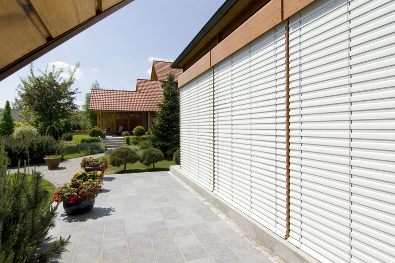 JVS – Wintergardens – Umbrire pereti cu storuri